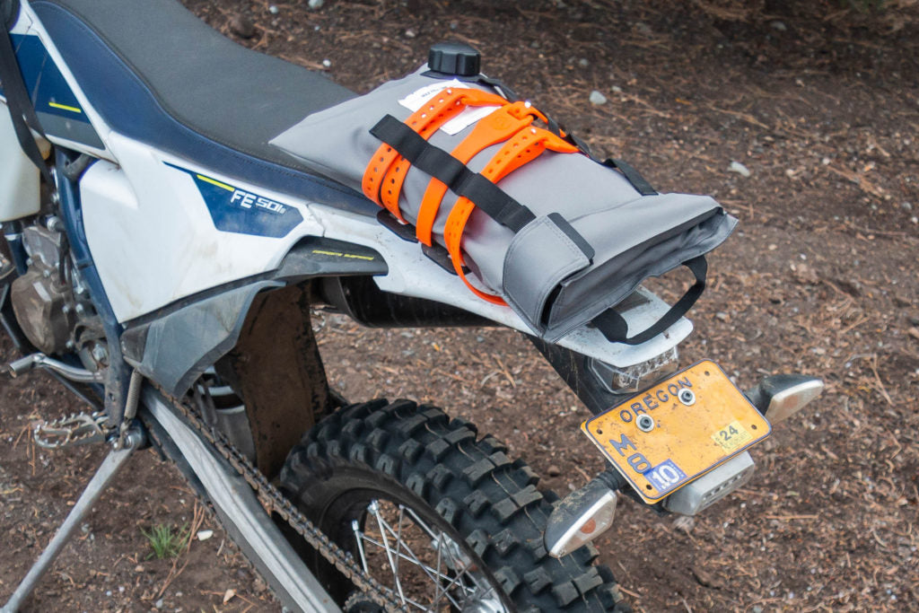 GIANT LOOP - ARMADILLO BAG - BOLSA FLEXIBLE COMBUSTIBLE MOTO – Trail ...